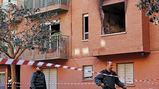 Una mujer muerta y sesenta vecinos evacuados en un incendio en Paiporta