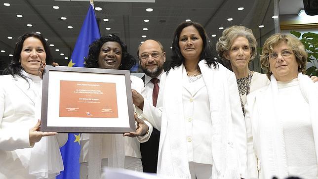 La Dama de Blanco Blanca Reyes denuncia al régimen por impedirle ir a ...