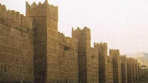 El Estado Islámico destruye gran parte de la muralla de Nínive