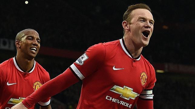 Rooney impulsa al United