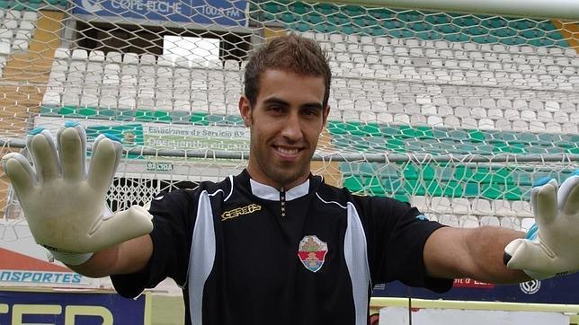 El Elche presenta a Rivas mientras espera para incorporar a un delantero