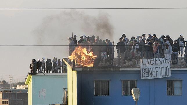 Continúa el motín en la cárcel peruana pese a la liberación de cuatro ...