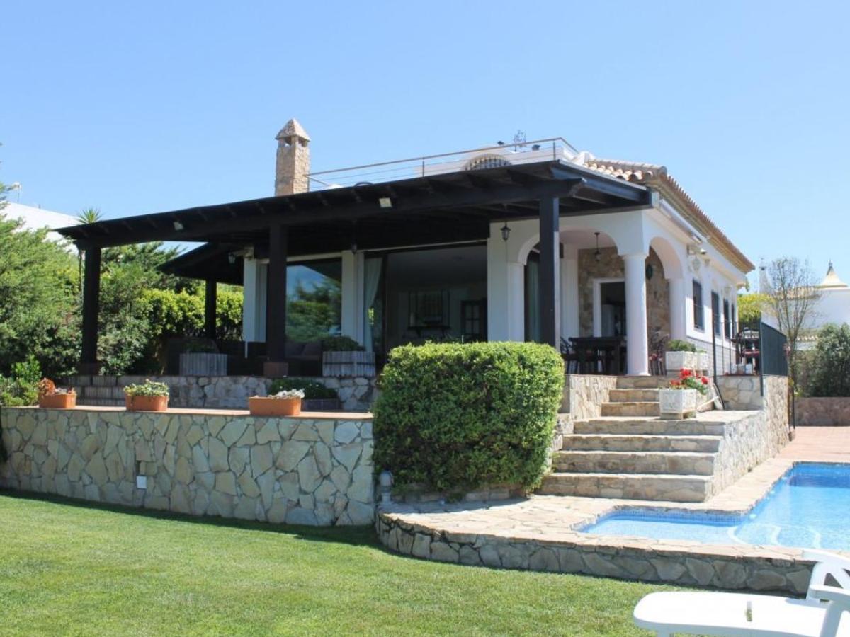 Los chalets con piscina más lujosos de España