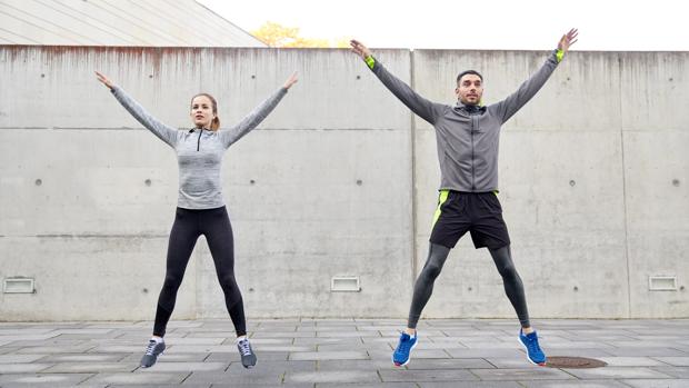 Jumping Jacks, el ejercicio cardiovascular que tonifica todo el cuerpo