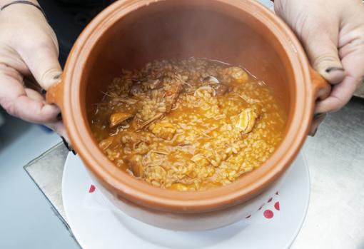Qué arroz es mejor para la paella y cuál tiene más fibra y nutrientes