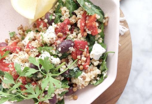 Ensalada de bulgur y pimientos asados: una receta fácil, fresca y rápida