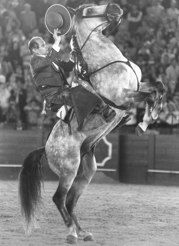 Adiós a Ángel Peralta, un enamorado del toro y el caballo
