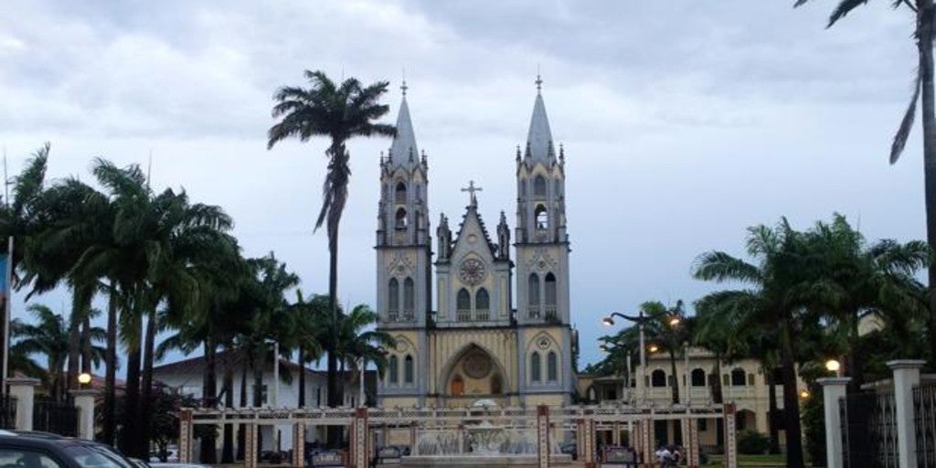 La historia se repite: Un incendio destruye la Catedral de Malabo ...