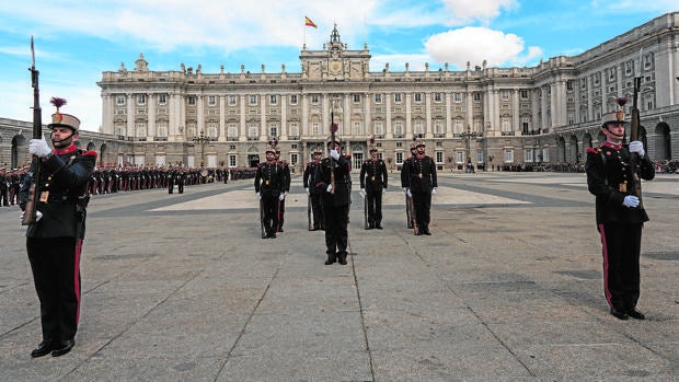 Guardia Real, 1.500 hombres y mujeres al servicio de la Corona