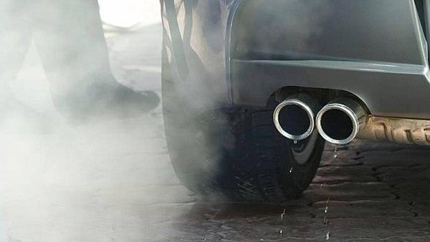 Te podrán multar o inmovilizar el coche por exceso de humo
