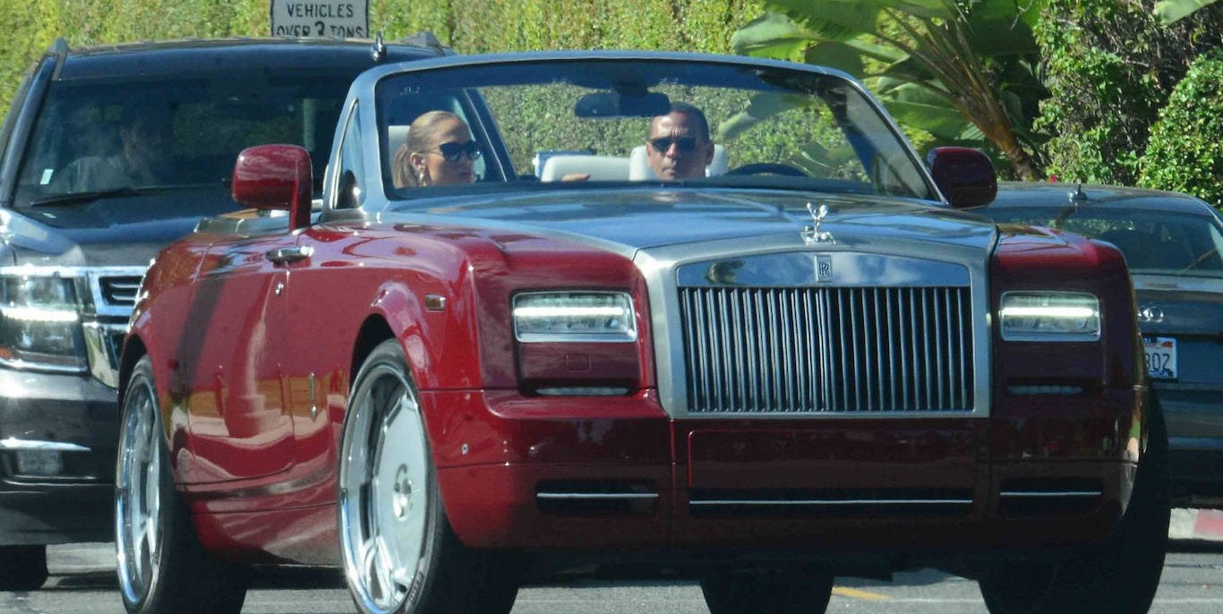 La millonaria y lujosa colección de coches de Jennifer Lopez