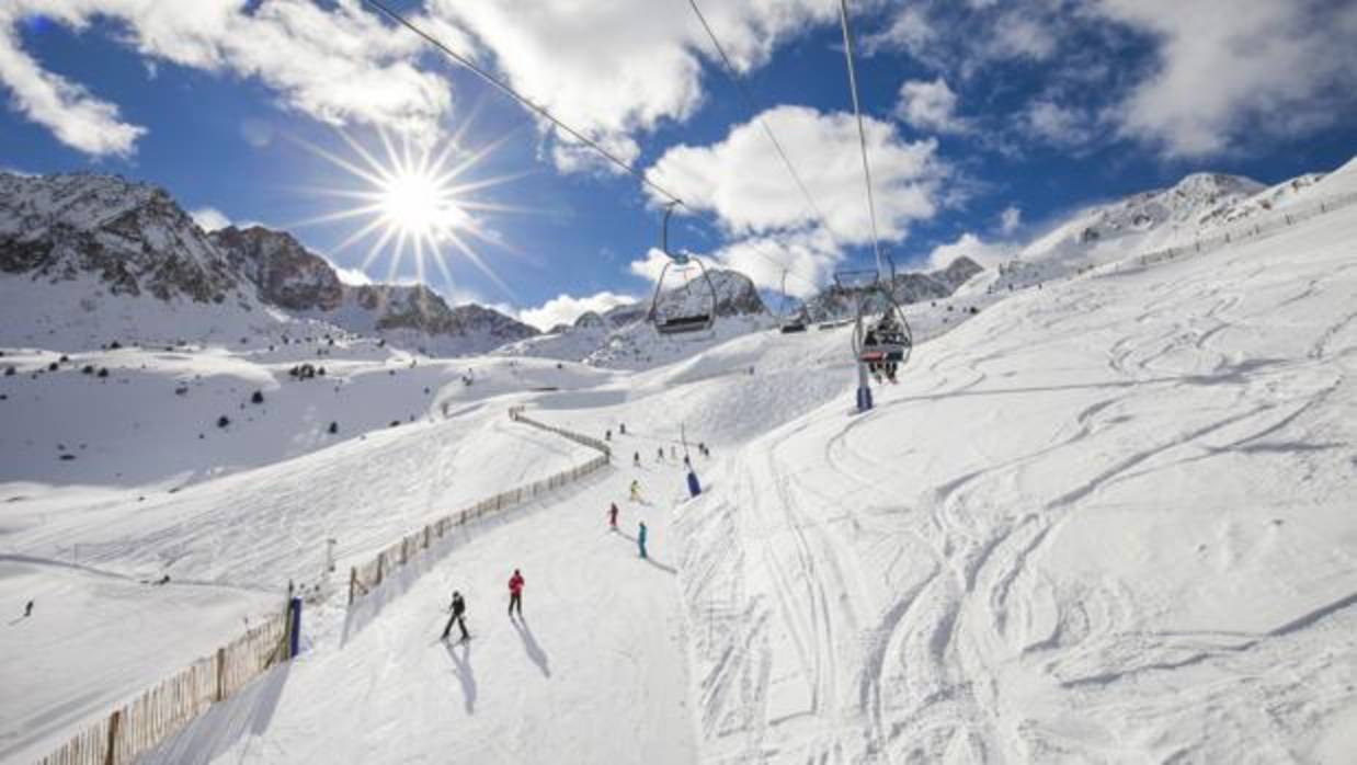 ESQUÍ: Una tirolina de 550 m y otras ideas de nieve con niños en Andorra
